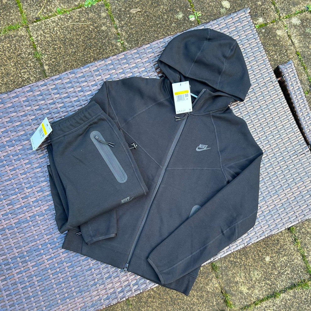 Nike Black Sportswear Tech Fleece (2023 Season) | Twentytwo Supplies